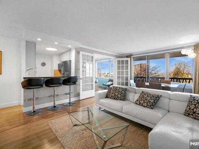 condo with 1 bedroom, Fort Lee NJ DS102214058