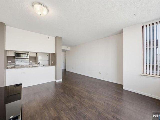 condo with 1 bedroom, Fort Lee NJ DS102727664