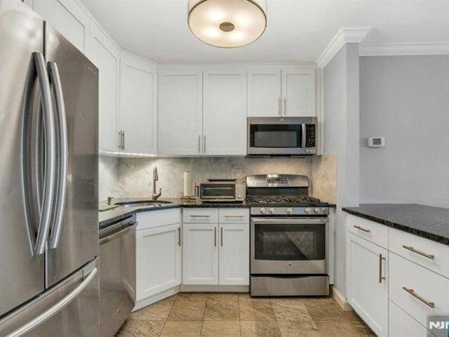 condo with 1 bedroom, Fort Lee NJ DS102728316