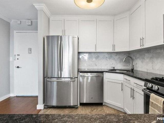 condo with 1 bedroom, Fort Lee NJ DS104149223