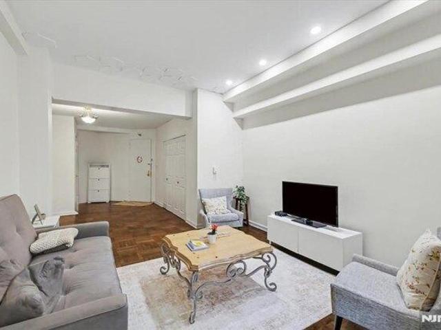 condo with 1 bedroom, Fort Lee NJ DS104189437