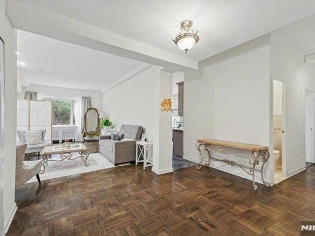 condo with 1 bedroom, Fort Lee NJ ES104189437