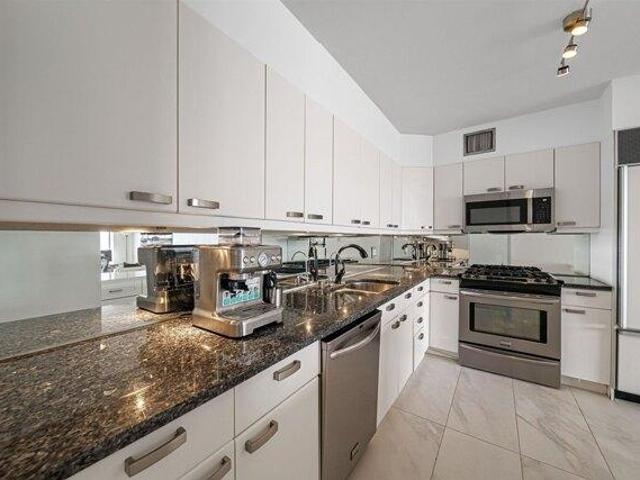 condo with 1 bedroom, Fort Lee NJ ES104849585