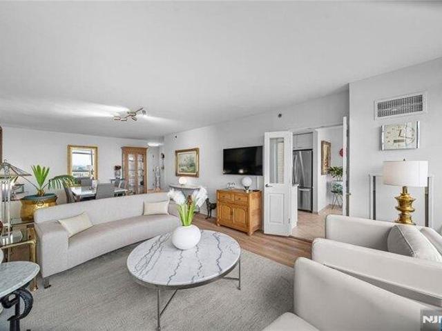 condo with 1 bedroom, Fort Lee NJ ES104850050