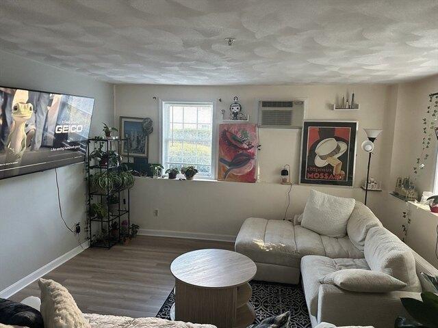 condo with 1 bedroom, Foxboro MA DS104044170