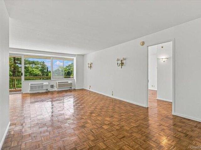 condo with 1 bedroom, Garden City NY ES104904067