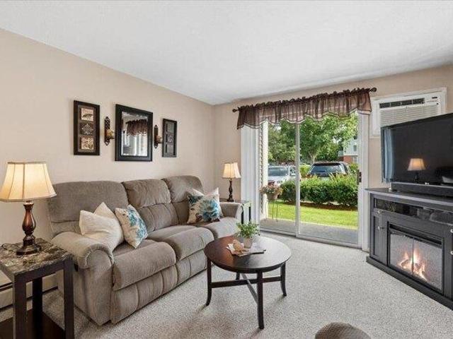 condo with 1 bedroom, Goffstown NH ES105230296