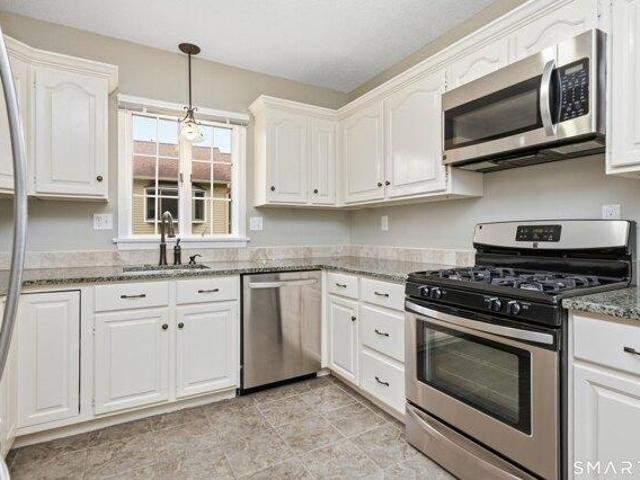 condo with 1 bedroom, Glastonbury CT ES104811133