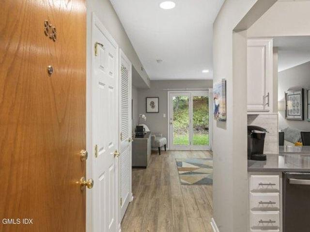 condo with 1 bedroom, Greenwich CT DS102314925
