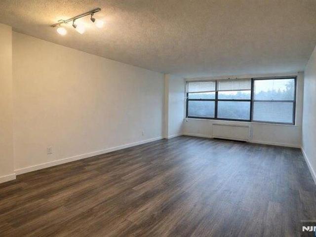 condo with 1 bedroom, Guttenberg NJ DLS101707657