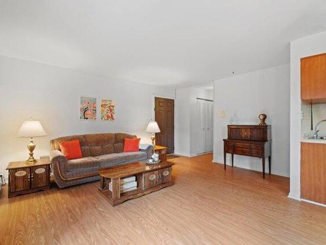condo with 1 bedroom, Guttenberg NJ DLS102799865