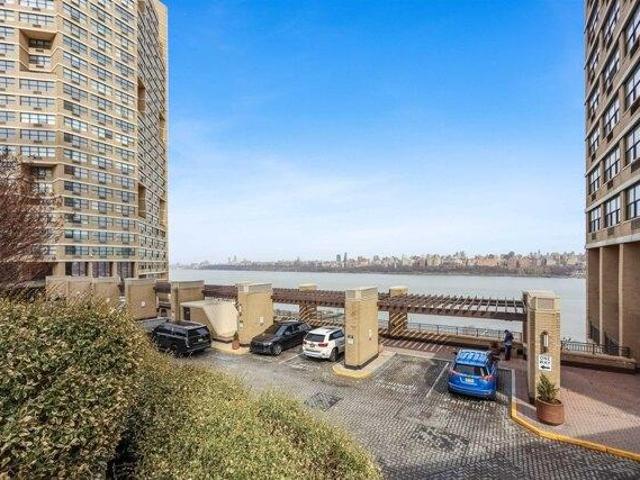 condo with 1 bedroom, Guttenberg NJ DS104149270