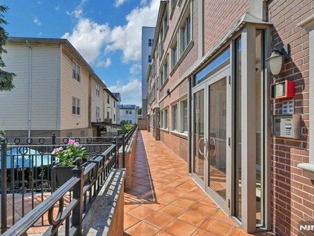 condo with 1 bedroom, Guttenberg NJ DS104190482