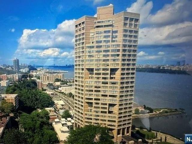 condo with 1 bedroom, Guttenberg NJ DS102530277