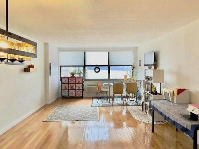 condo with 1 bedroom, Guttenberg NJ DS102728099