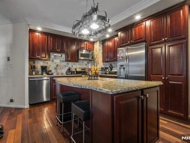 condo with 1 bedroom, Guttenberg NJ DS102824940