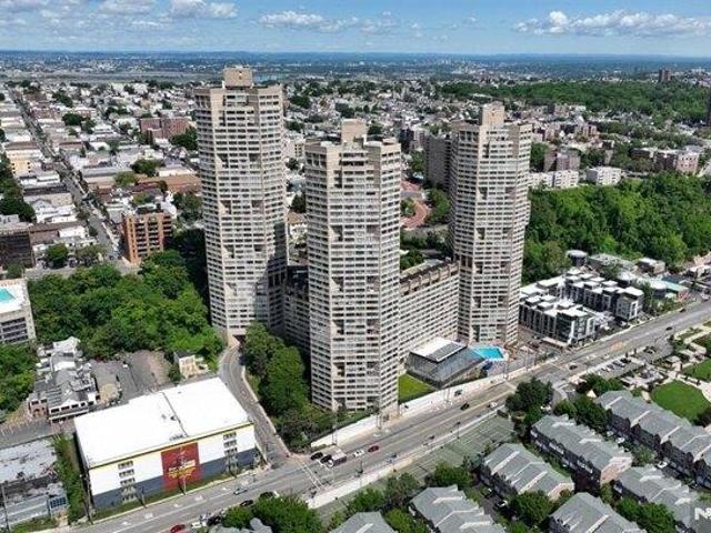 condo with 1 bedroom, Guttenberg NJ ES104153480