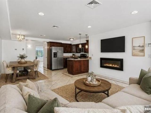 condo with 1 bedroom, Guttenberg NJ ES104407241