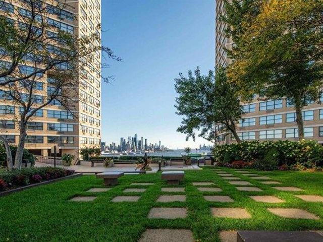 condo with 1 bedroom, Guttenberg NJ ES104541382