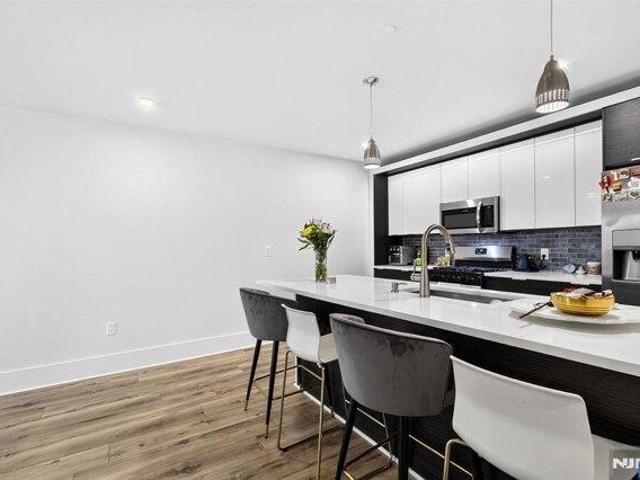condo with 1 bedroom, Guttenberg NJ ES105160658