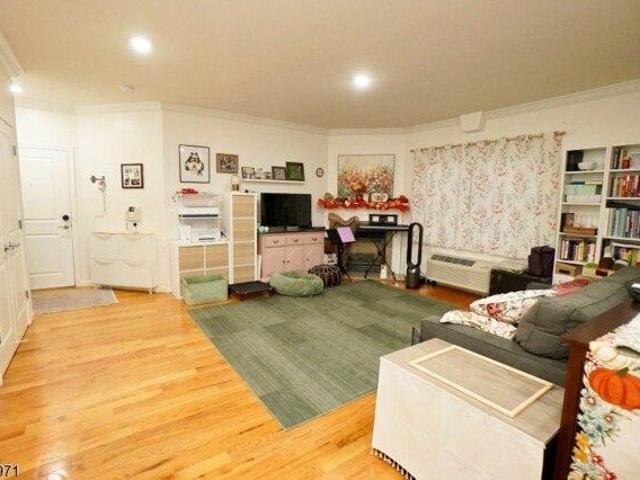 condo with 1 bedroom, Guttenberg NJ ES105173924
