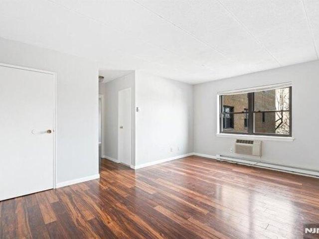 condo with 1 bedroom, Hackensack NJ ES104608179