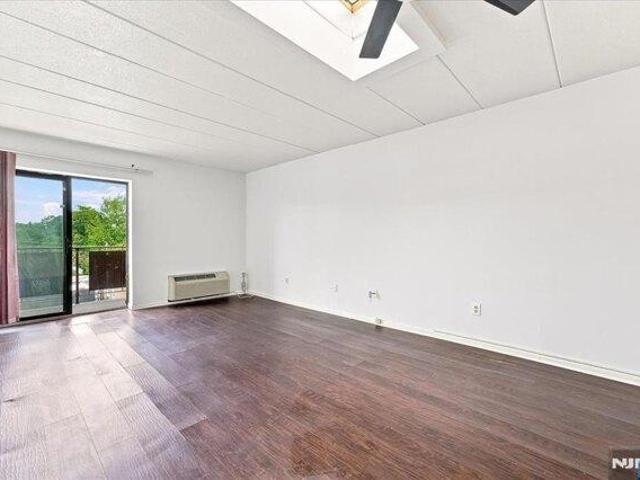 condo with 1 bedroom, Hackensack NJ ES105173152