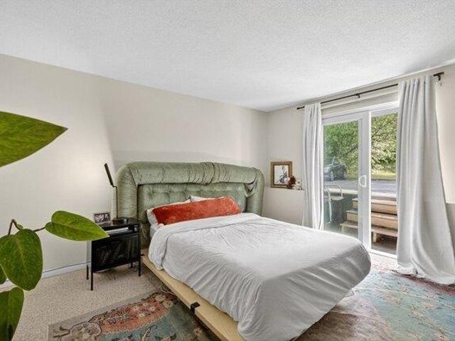 condo with 1 bedroom, Hudson MA ES103440601
