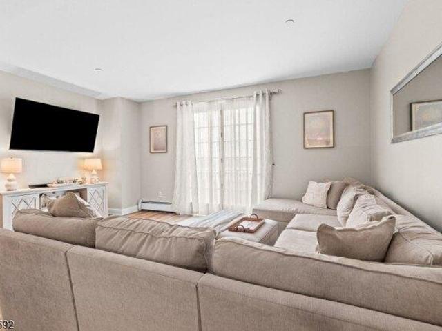 condo with 1 bedroom, Jersey City NJ DS102726448