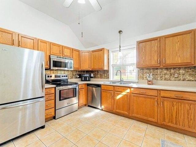 condo with 1 bedroom, Leominster MA ES103773859