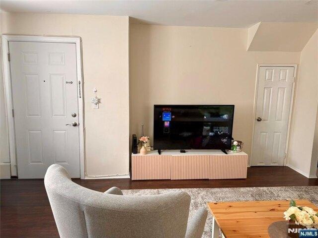 condo with 1 bedroom, Lodi NJ DLS102216184