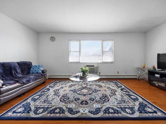 condo with 1 bedroom, Lyndhurst NJ ES105125860