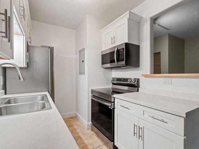 condo with 1 bedroom, Mansfield MA ES103927532
