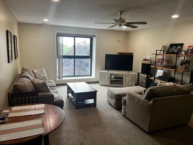 condo with 1 bedroom, Mansfield MA ES105060741
