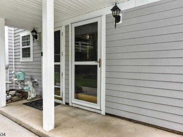 condo with 1 bedroom, Mahwah NJ ES104922037