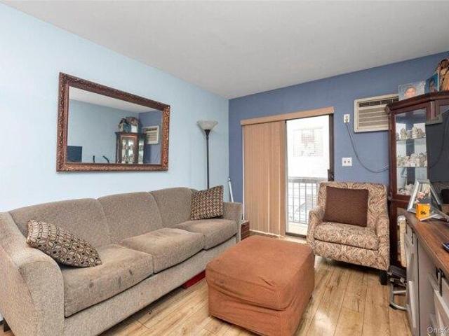 condo with 1 bedroom, Maspeth NY ES104921512