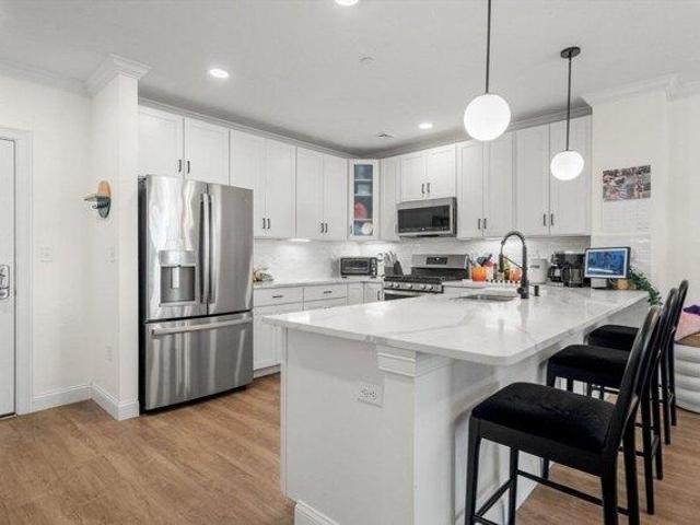 condo with 1 bedroom, Medford MA ES104295902