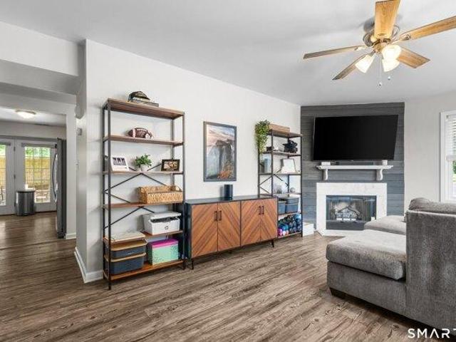 condo with 1 bedroom, Milford CT ES105114759