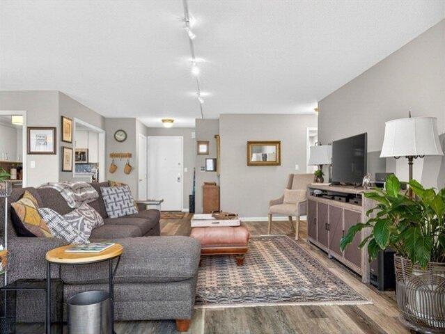 condo with 1 bedroom, Newton MA ES103019694