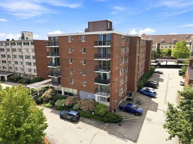 condo with 1 bedroom, Newton MA ES105122609