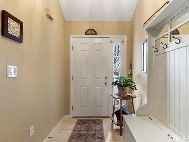 condo with 1 bedroom, Newtown CT ES105124251