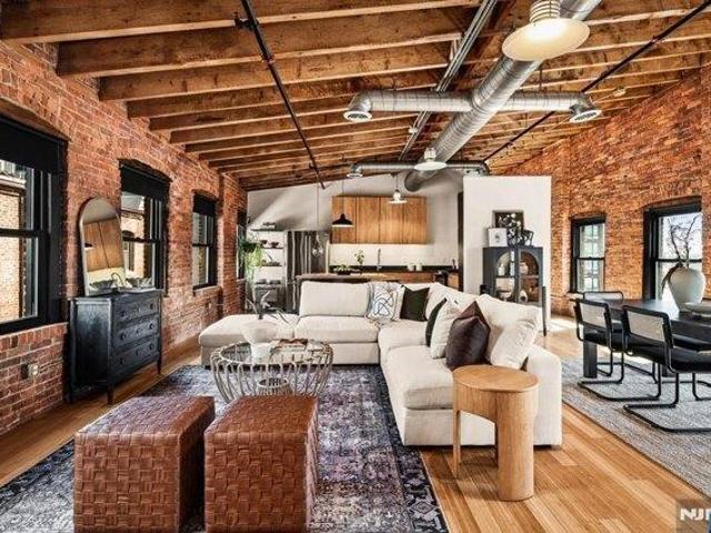condo with 1 bedroom, Newark NJ DS102561205