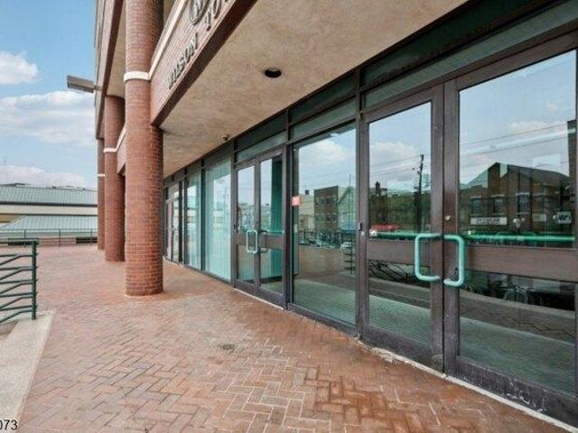 condo with 1 bedroom, Newark NJ ES104904241
