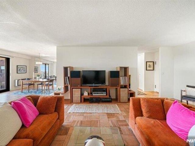 condo with 1 bedroom, North Bergen NJ ES104188415