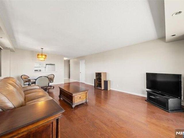 condo with 1 bedroom, North Bergen NJ ES105127579