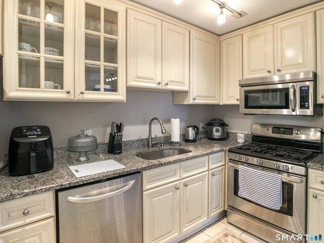 condo with 1 bedroom, Norwalk CT ES104113679