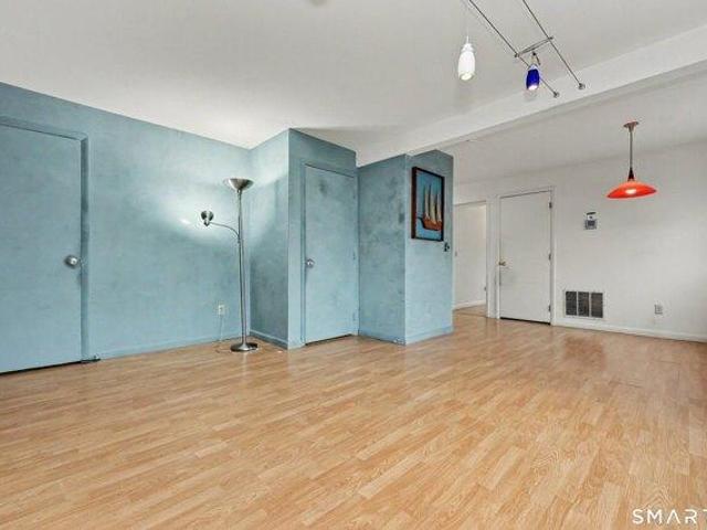 condo with 1 bedroom, Norwalk CT ES105123351
