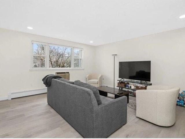 condo with 1 bedroom, Norwood MA ES104112329
