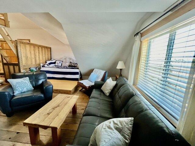condo with 1 bedroom, Oak Bluffs MA ES105160824