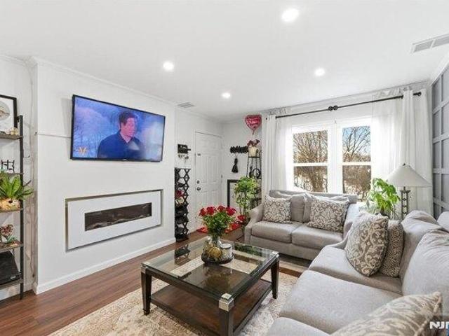 condo with 1 bedroom, Paterson NJ ES104568553